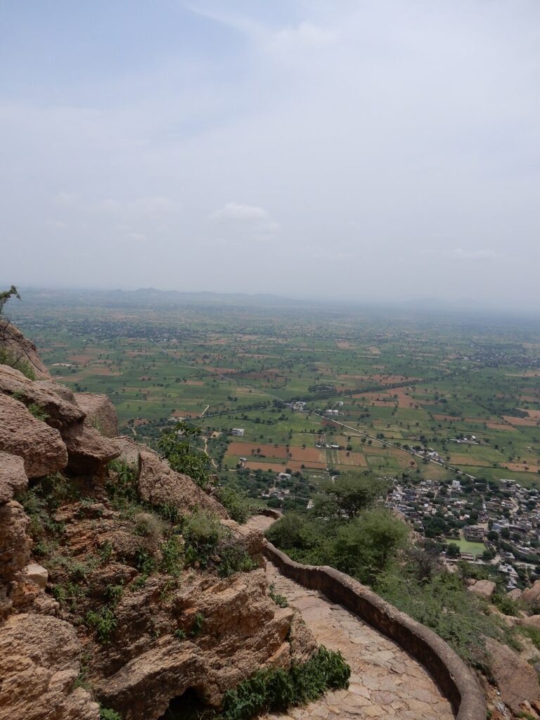 Dhosi Hill Travel Guide: History, Mythology, Geology Mahendergarh